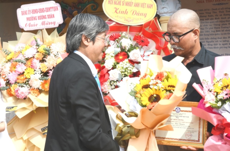 Dâng hương tưởng nhớ ông tổ nghề Nhiếp ảnh Đặng Huy Trứ - Văn Nghệ Đà Nẵng